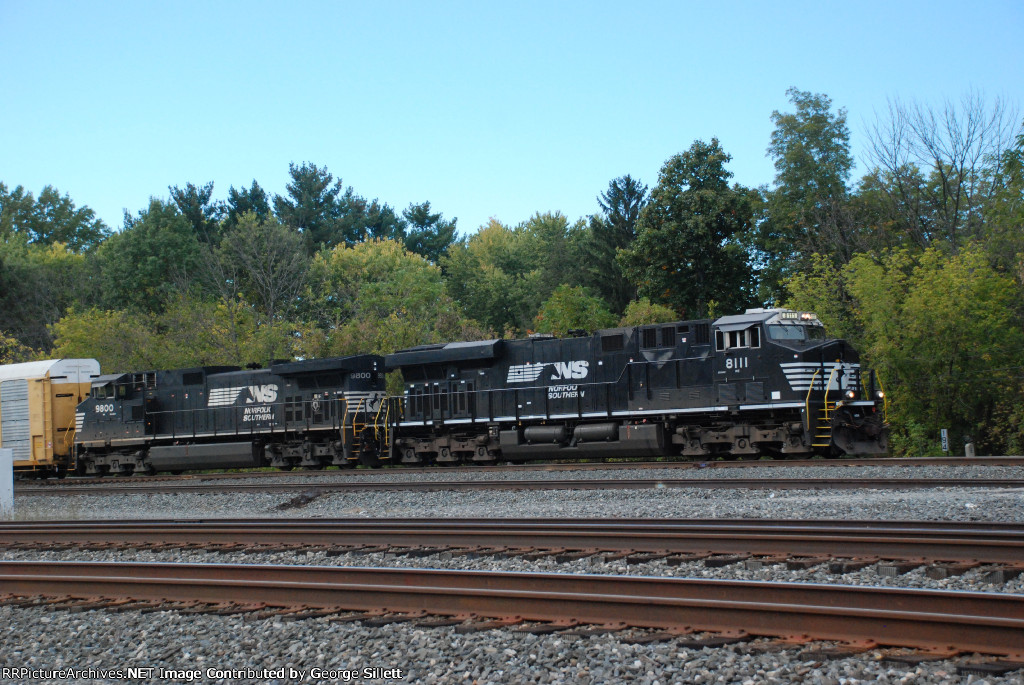 NS 8111 takes autoracks east.